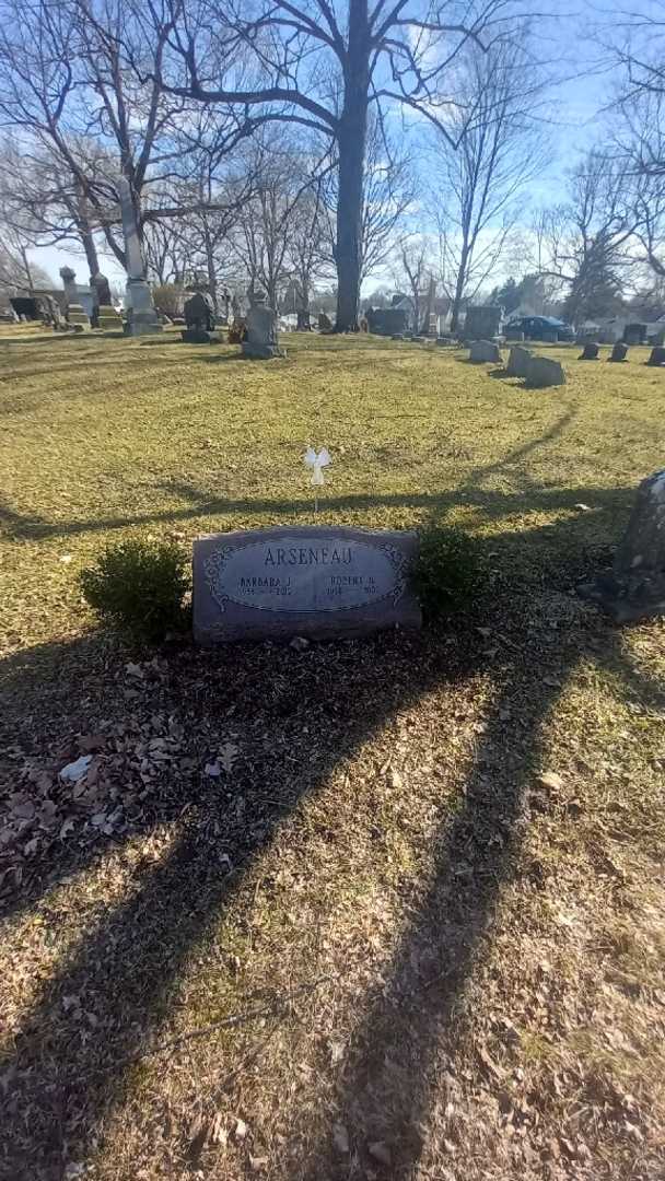 Robert B. Arseneau (1918 - 2000) / Woodlawn Cemetery